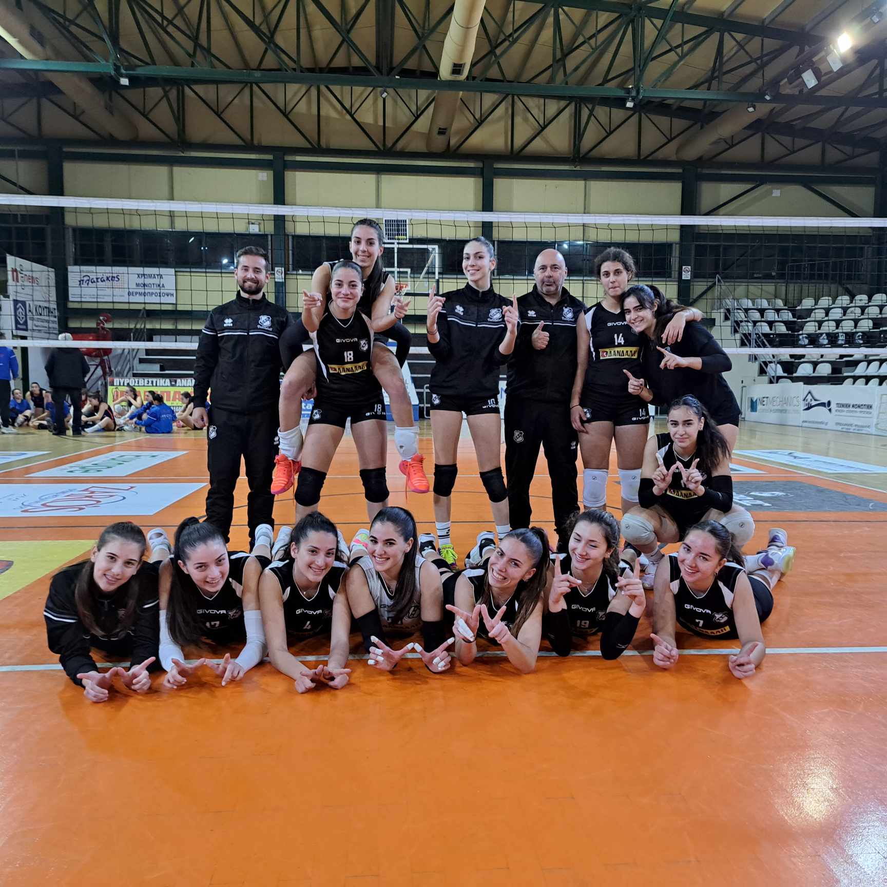 Οι Νεάνιδες του ΟΦΗ πήραν τον πρώτο τελικό (3-0) και βρίσκονται δυο σετ ...